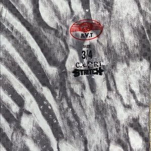 RVT | Pants & Jumpsuits | Nwt Rvt Print Serve Piping Hot Capri Pants ...